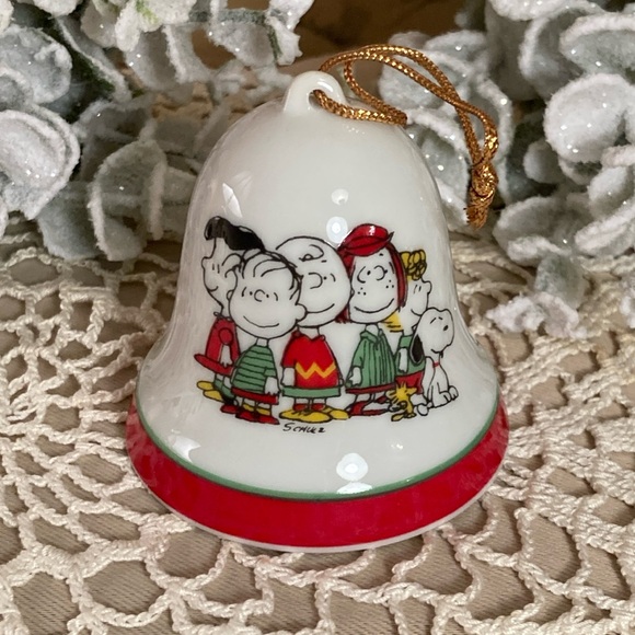 Vintage | Holiday | Vintage 966 Peanuts Porcelain Bell Christmas ...